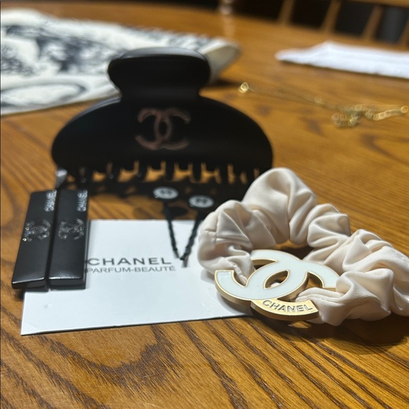 CHANEL | Accessories | Chanel Black And Cream Hair Accessories Set Gwp ...